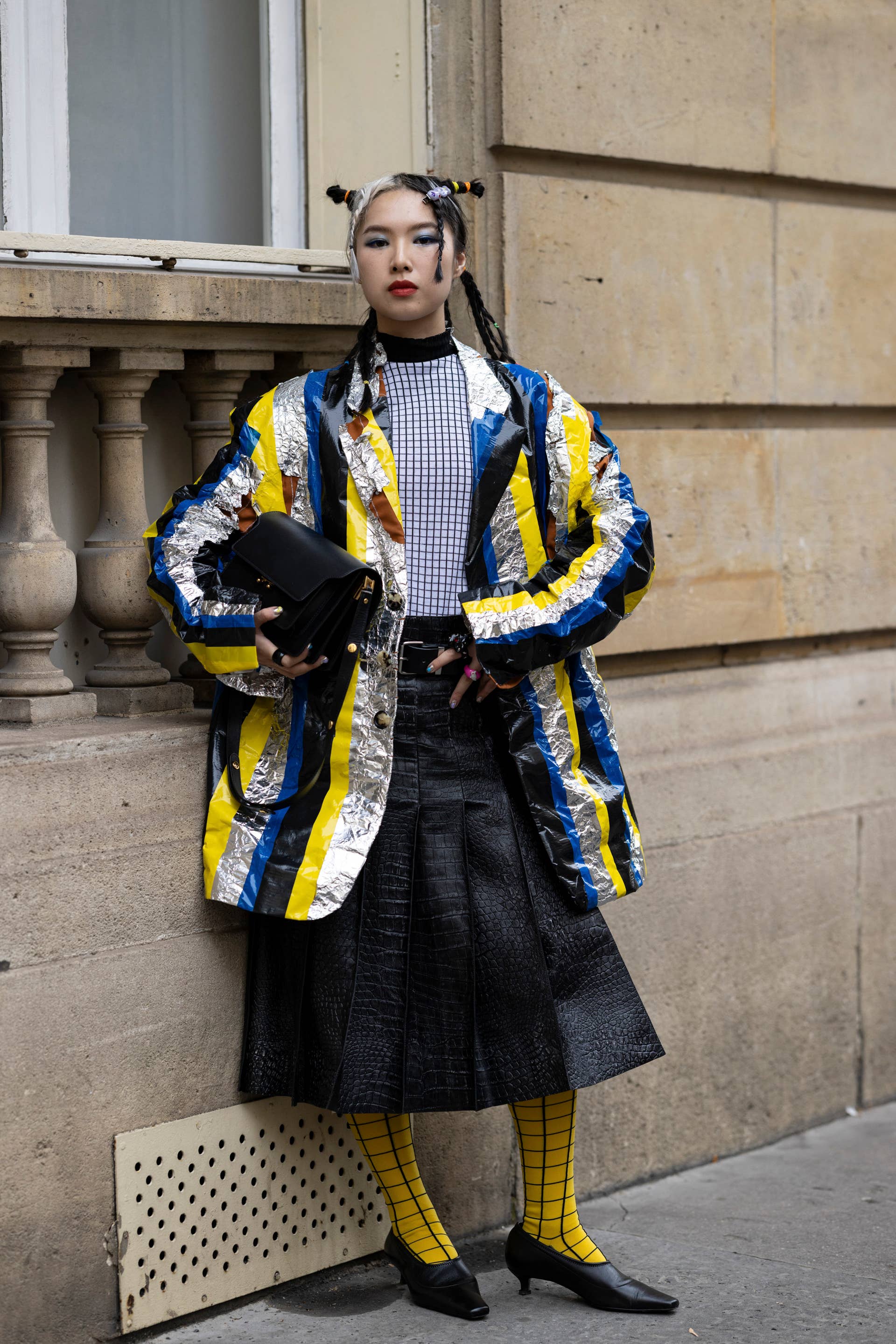 Showgoers Didn't Shy Away From Color on Day 2 of Paris Fashion Week ...