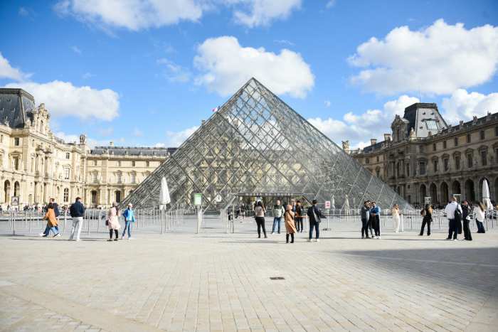 Must Read: The Louvre to Celebrate First-Ever Fashion Exhibit With PFW ...
