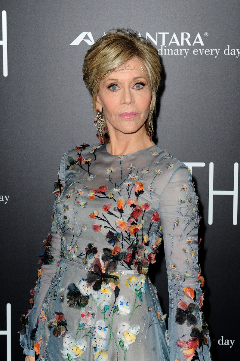 Jane Fonda Wore a Beaded Headpiece at Her 'Youth' Premiere Because She ...