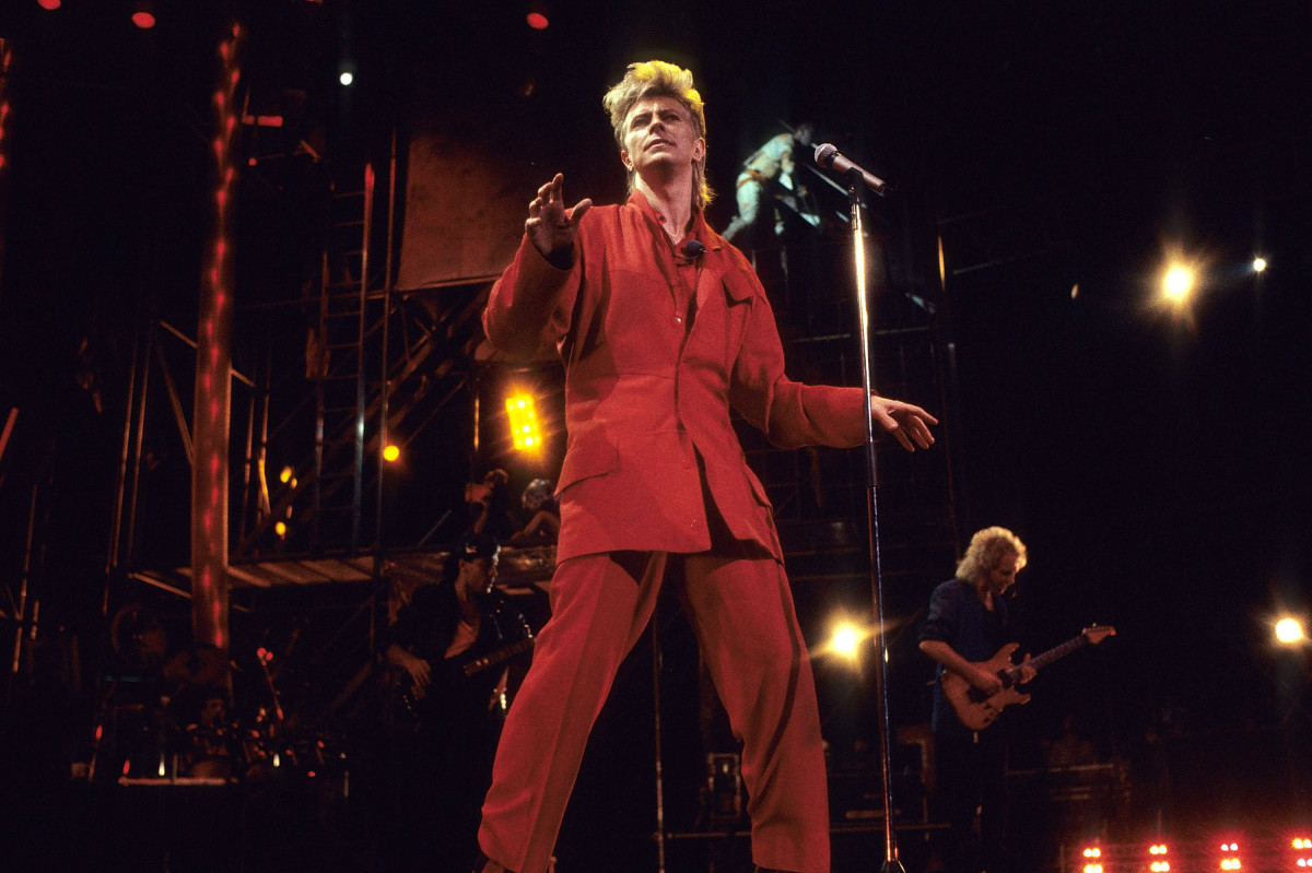 A Look Back at David Bowie's Indelible Influence on Fashion - Fashionista A Look Back at David Bowie's Indelible Influence on Fashion - Fashionista