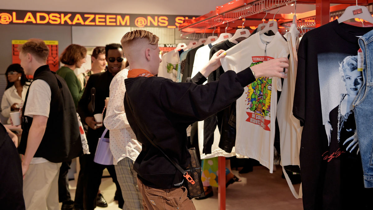 The Different Ways Gen Z, Millennials and Boomers Shop for the Holidays ...