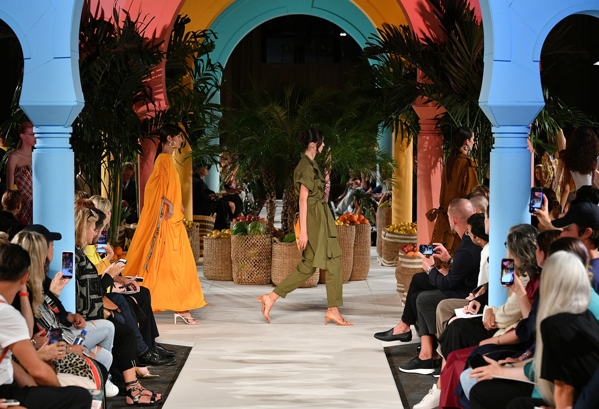 Watch the Oscar de la Renta Runway Show Live - Fashionista