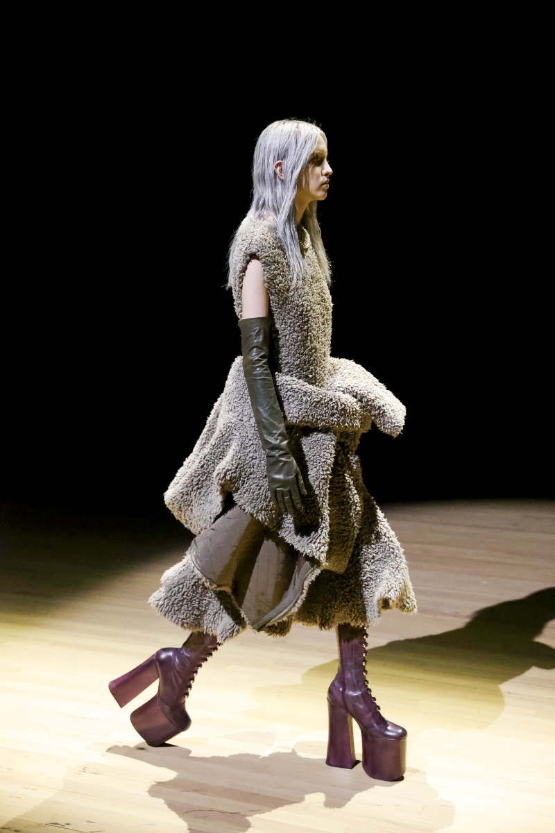 Marc Jacobs Brings Emotion and Self-Reflection to Surprise Runway ...