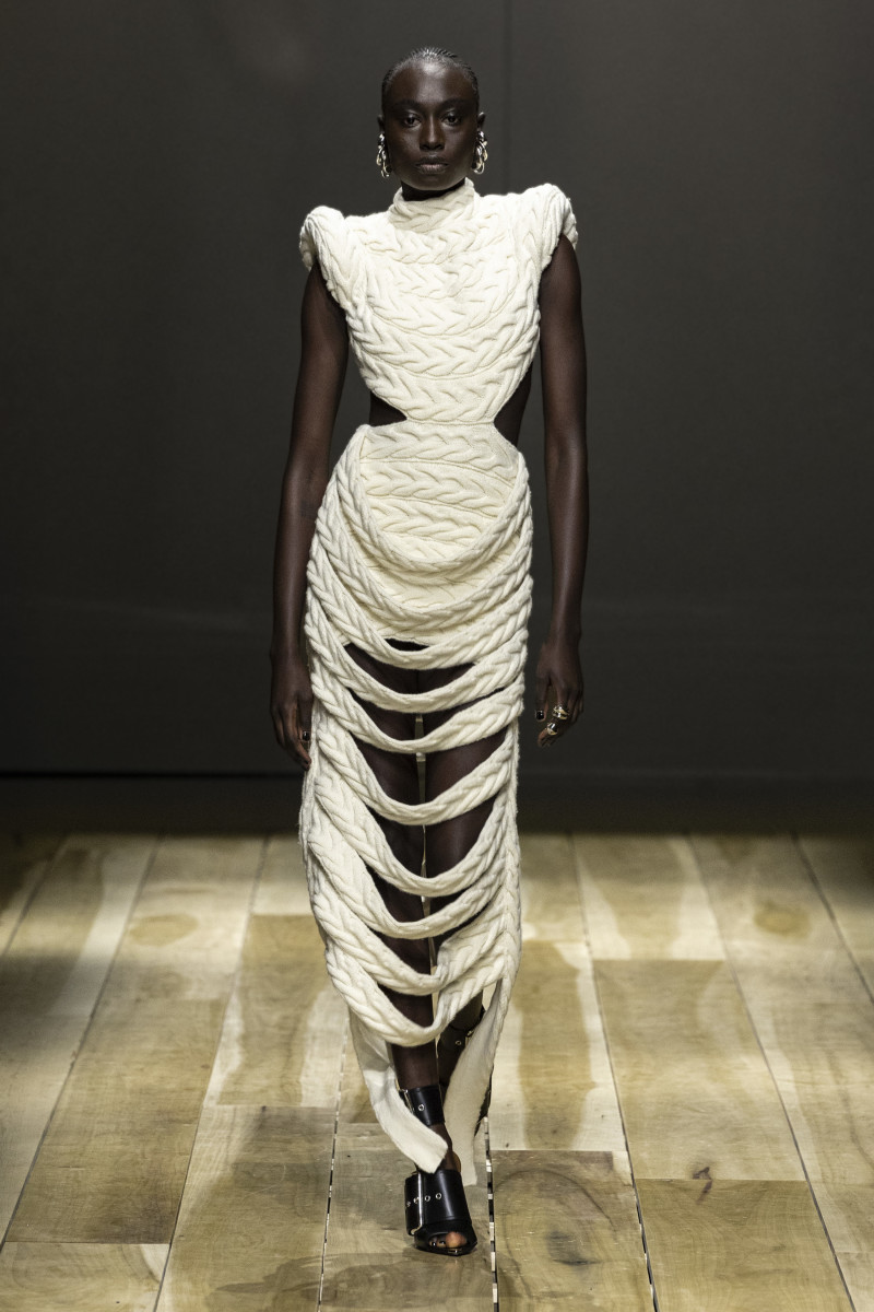 Alexander McQueen Fall 2023 Collection - Fashionista Alexander McQueen Fall 2023 Collection - Fashionista