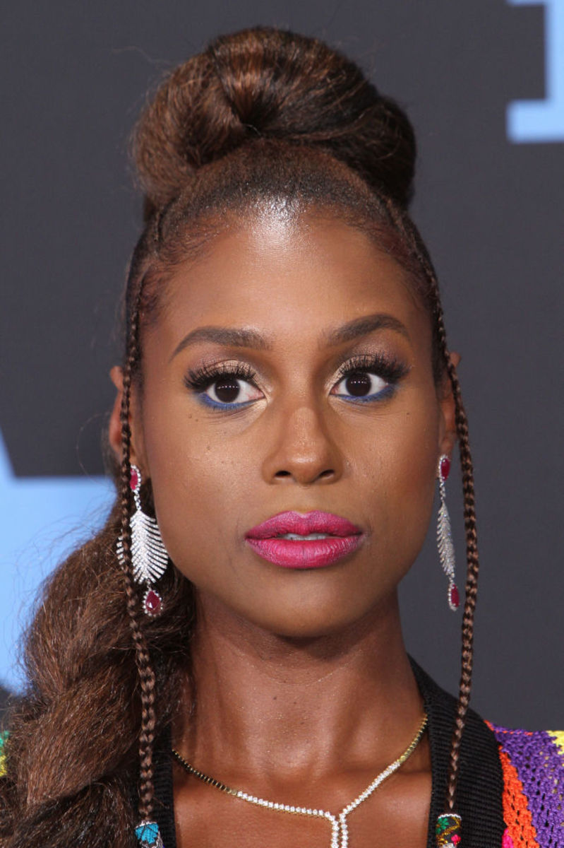 Great Outfits in Fashion History: Issa Rae in Balmain at the 2017 BET ...