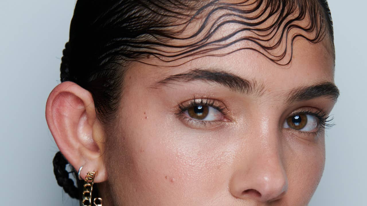 Hairlines and Foreheads Are Emerging as a Backstage Beauty Fixation for ...
