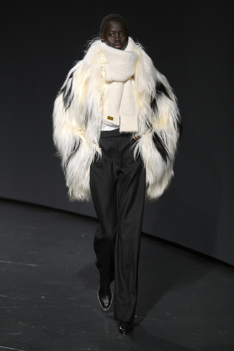 16Arlington Declares Shirts as Scarves for Fall 2024 - Fashionista