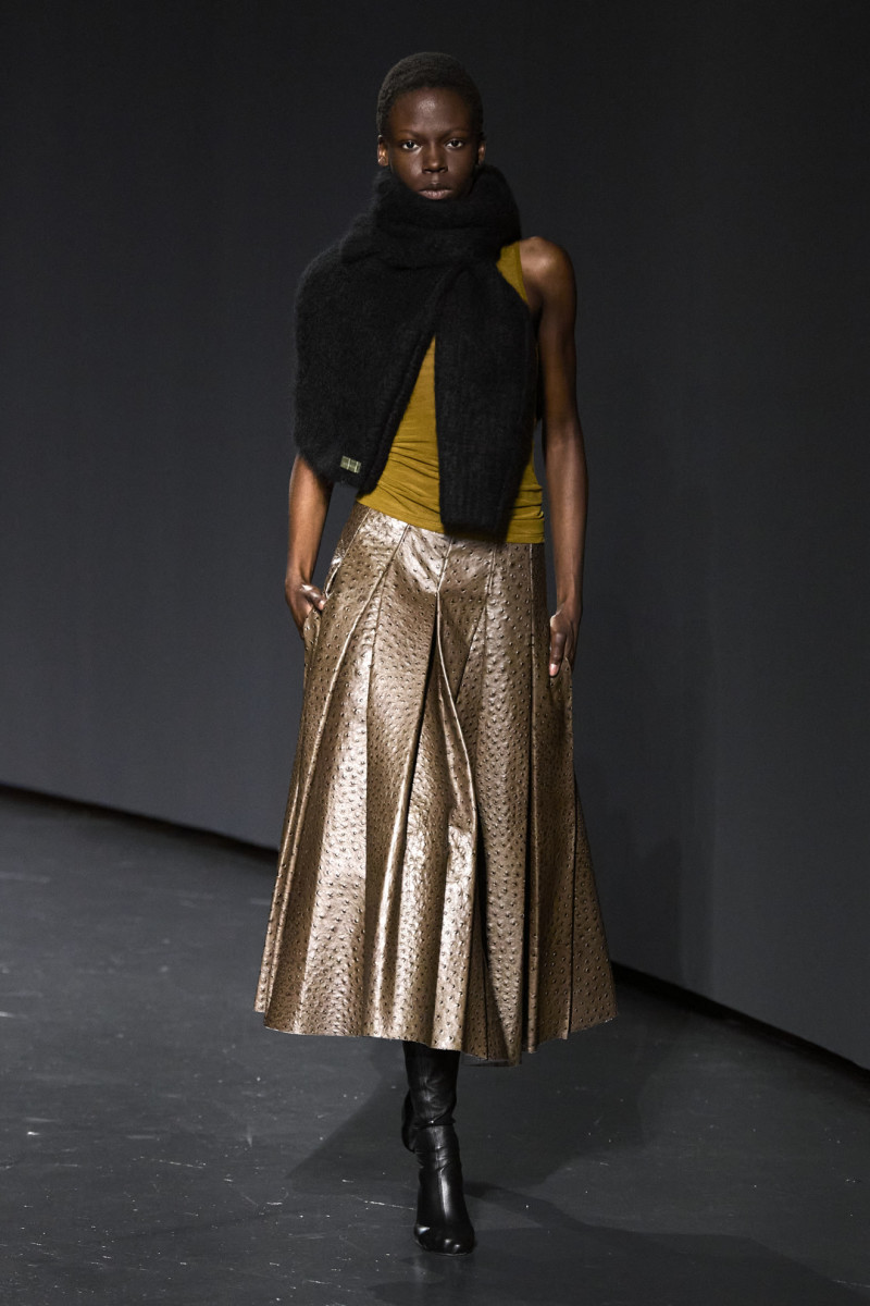 16Arlington Declares Shirts as Scarves for Fall 2024 - Fashionista