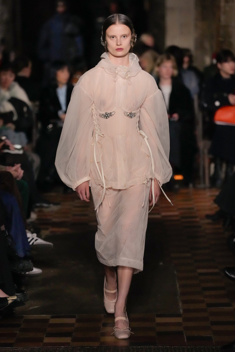 Simone Rocha Gives Her Dreamy Silhouettes a Little More Shape With ...