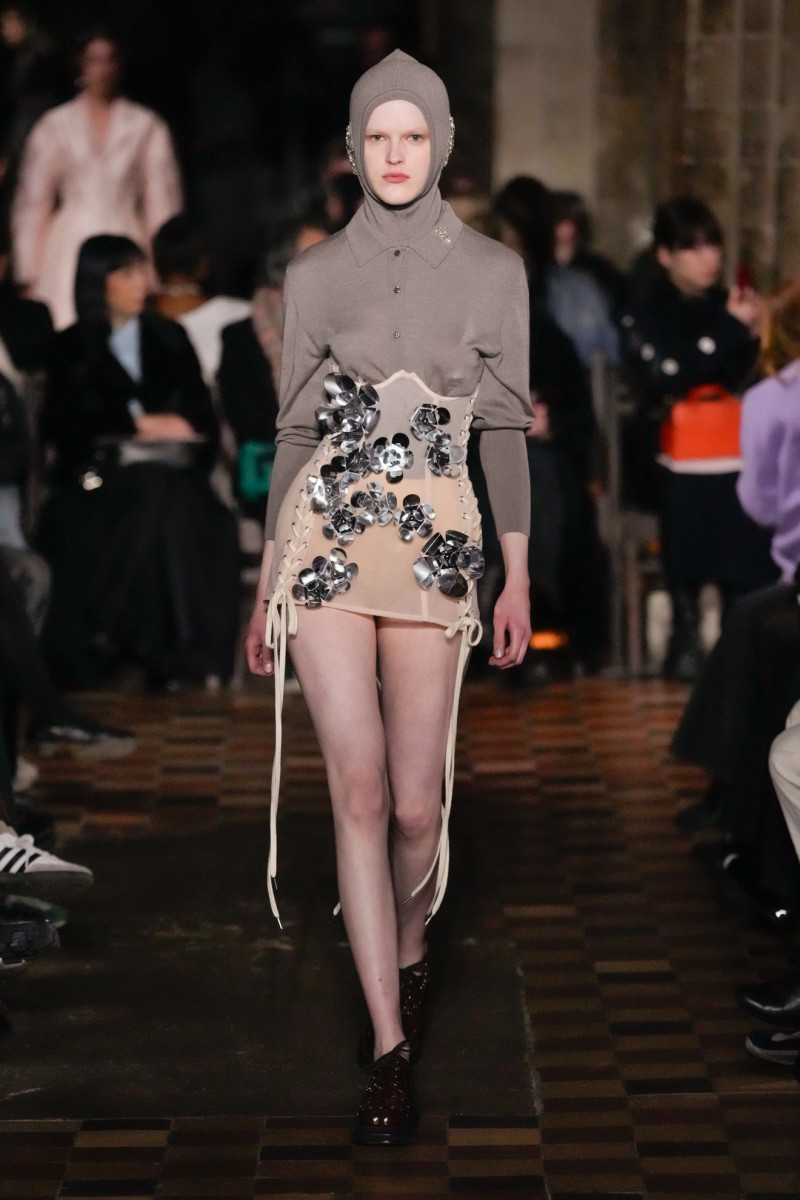 Simone Rocha Gives Her Dreamy Silhouettes a Little More Shape With ...