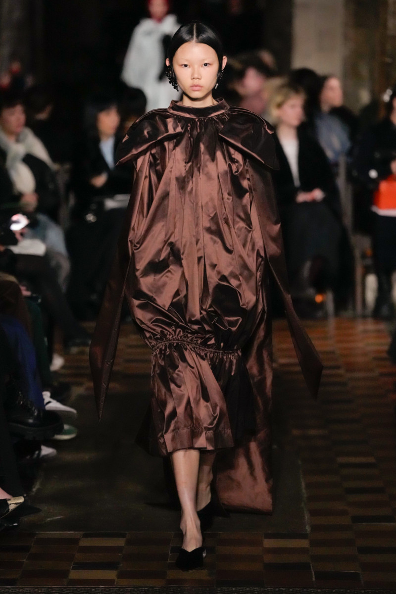 Simone Rocha Gives Her Dreamy Silhouettes a Little More Shape With ...