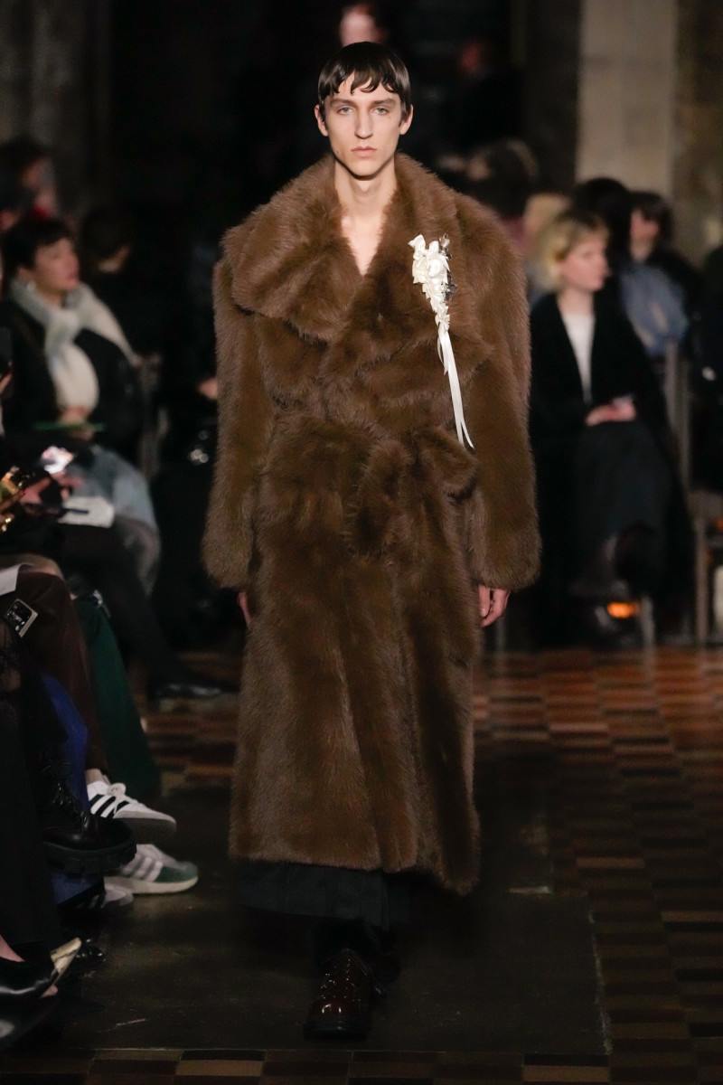 Simone Rocha Gives Her Dreamy Silhouettes a Little More Shape With ...