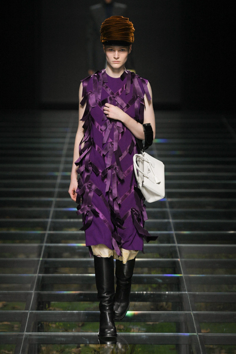 TikTok Is Going to Absolutely Love Prada's Bow-Heavy Fall 2024 ...