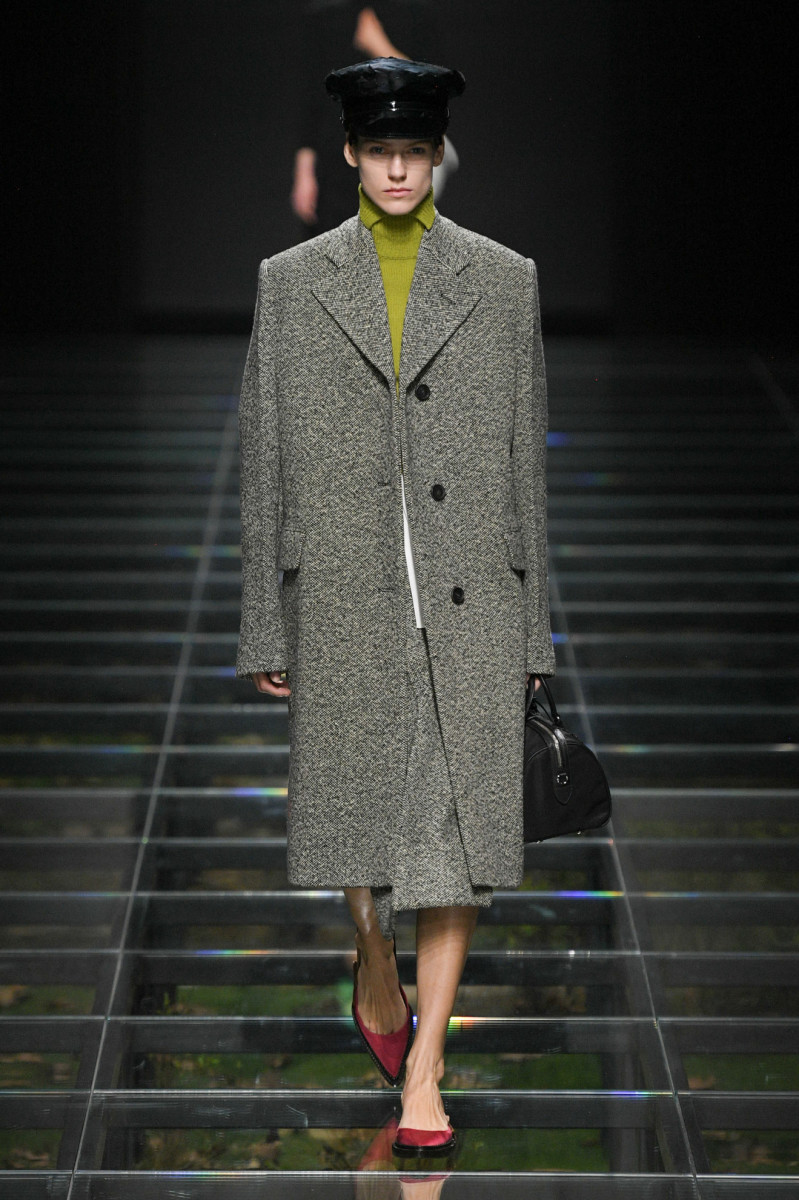 TikTok Is Going to Absolutely Love Prada's Bow-Heavy Fall 2024 ...