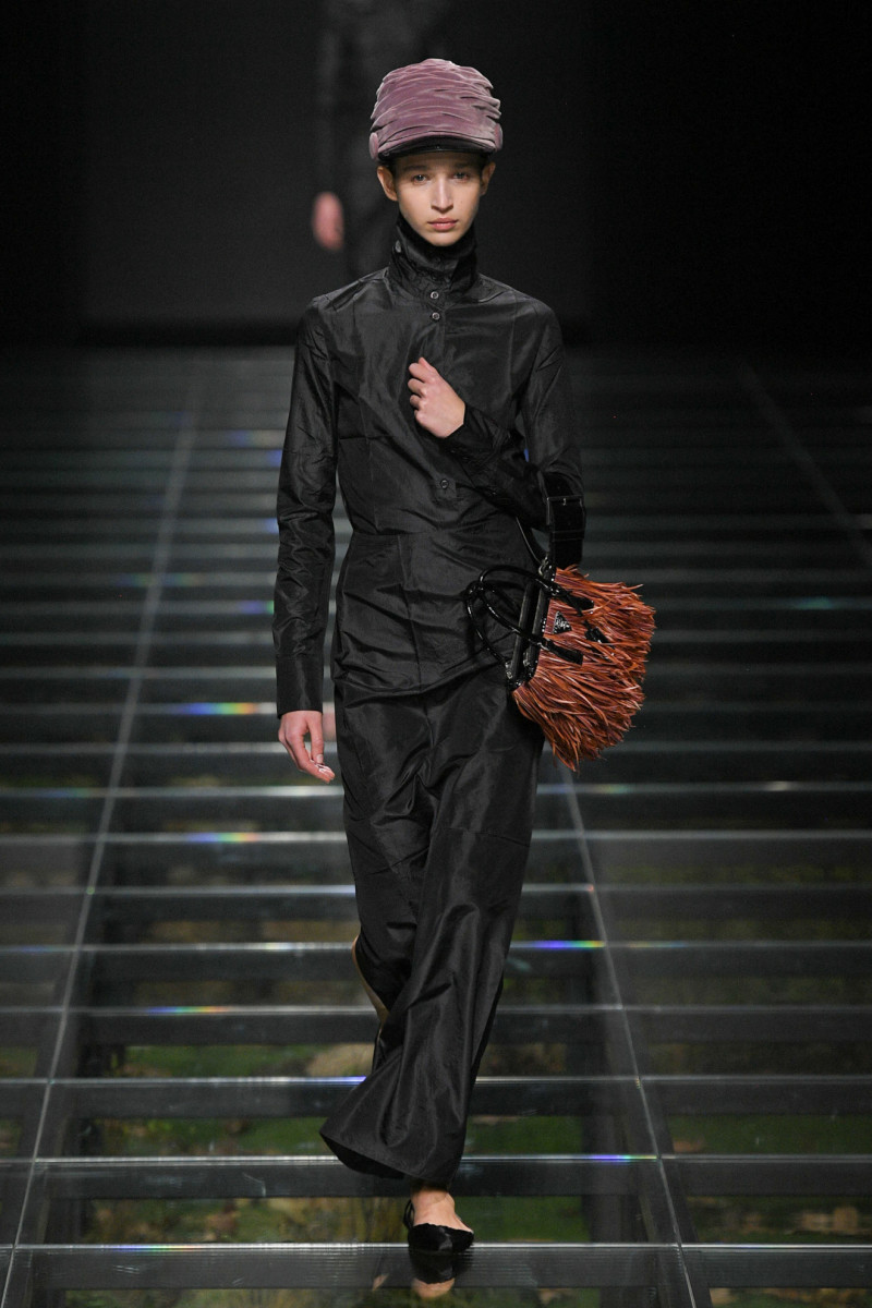 TikTok Is Going to Absolutely Love Prada's Bow-Heavy Fall 2024 ...