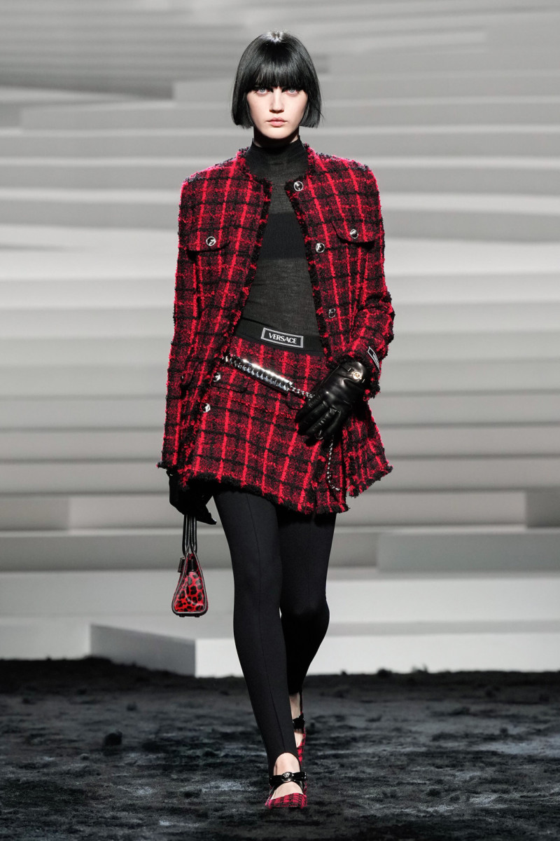 Versace Gives Its Power Suiting a Punk Twist for Fall 2024 - Fashionista
