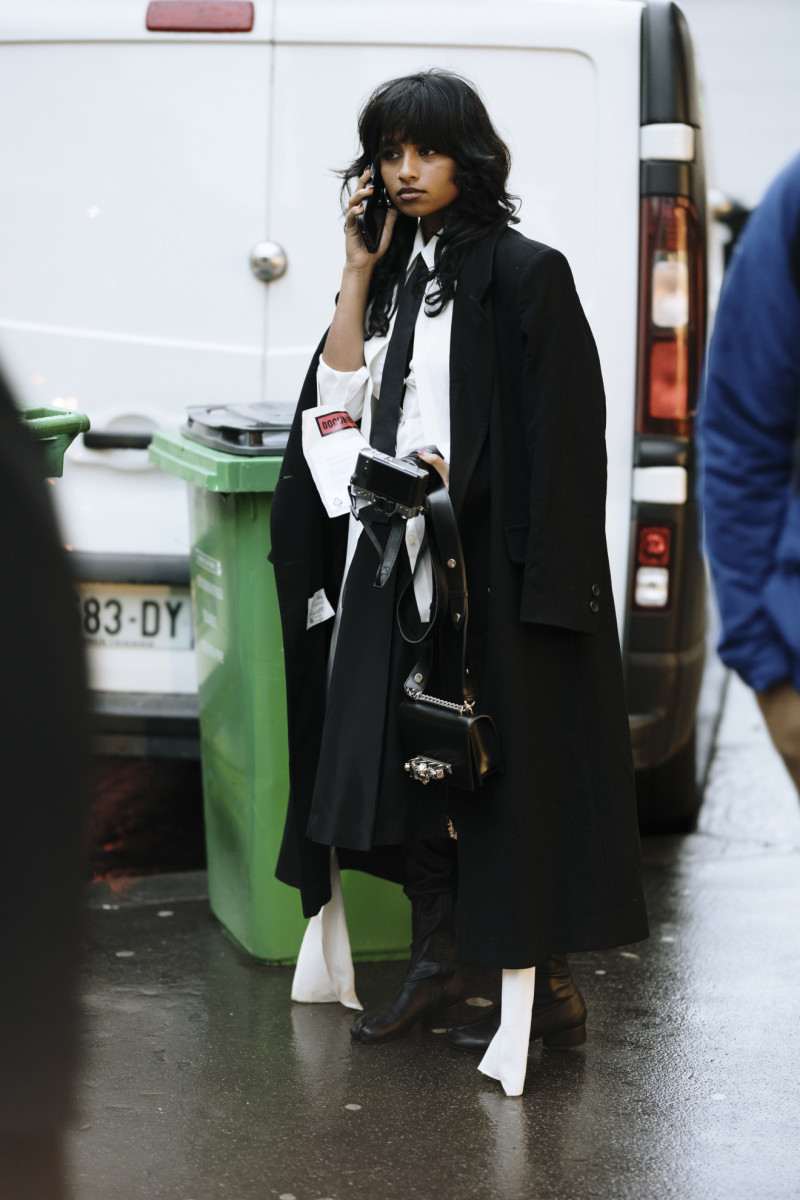 Trench Coats Were Everywhere on Day 1 of Paris Fashion Week Street ...