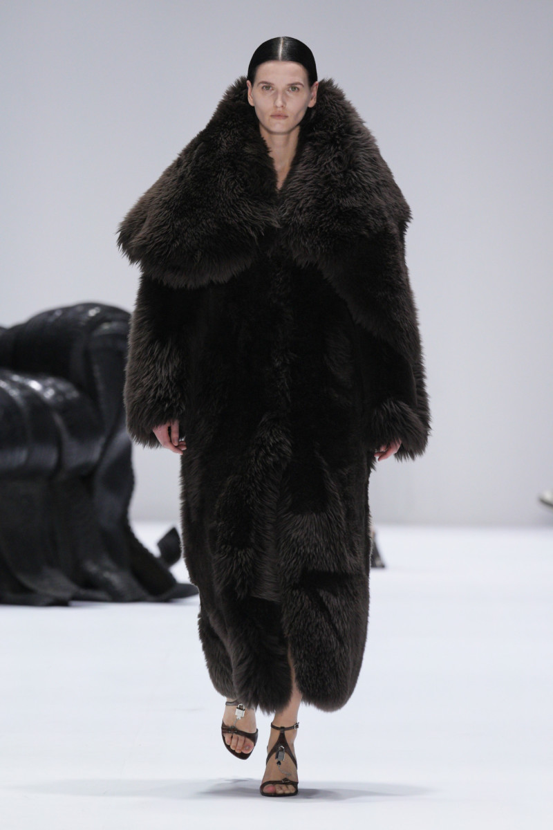 Acne Studios Plays With Sculptural Leather and Denim for Fall 2024 ...