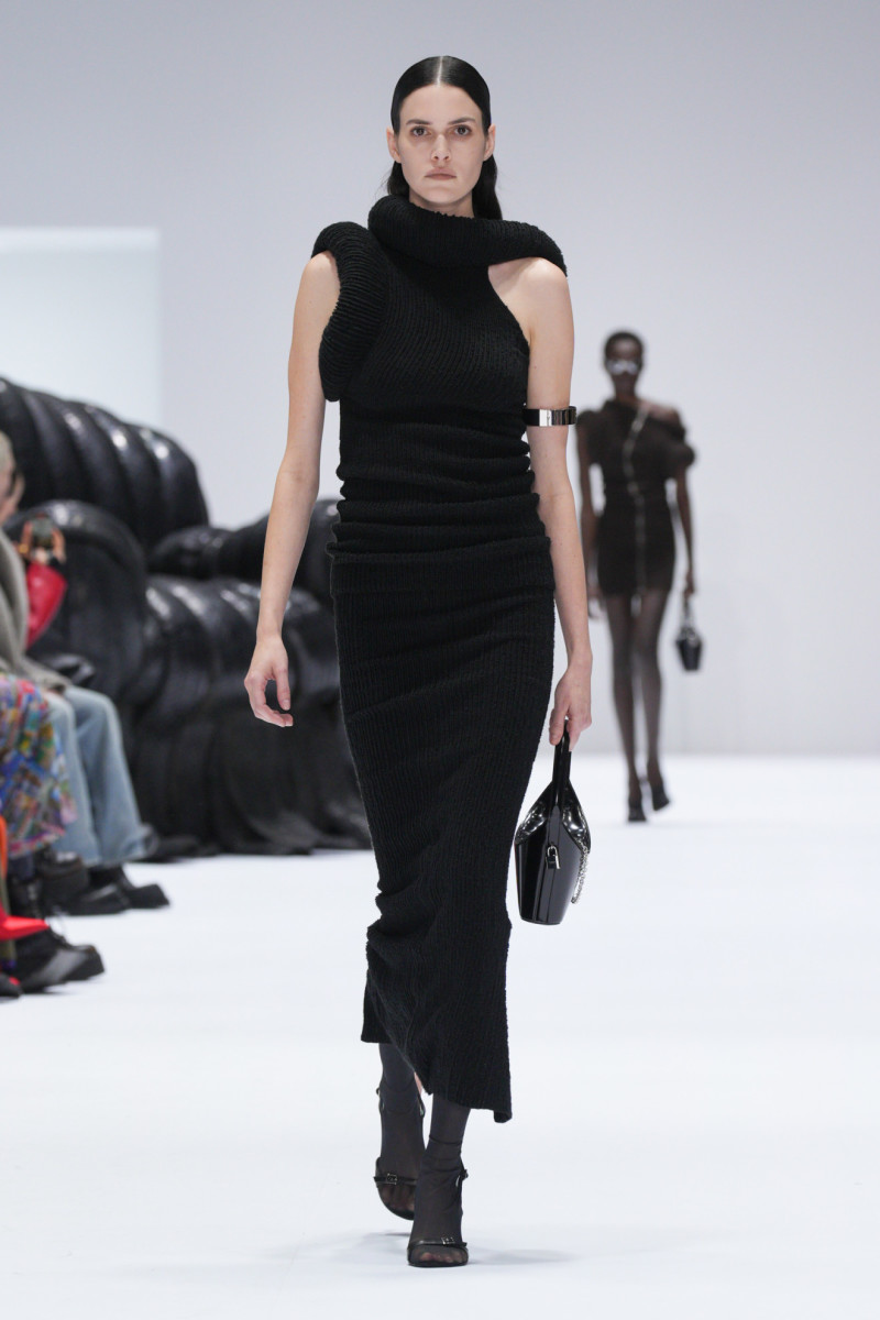 Acne Studios Plays With Sculptural Leather and Denim for Fall 2024 ...