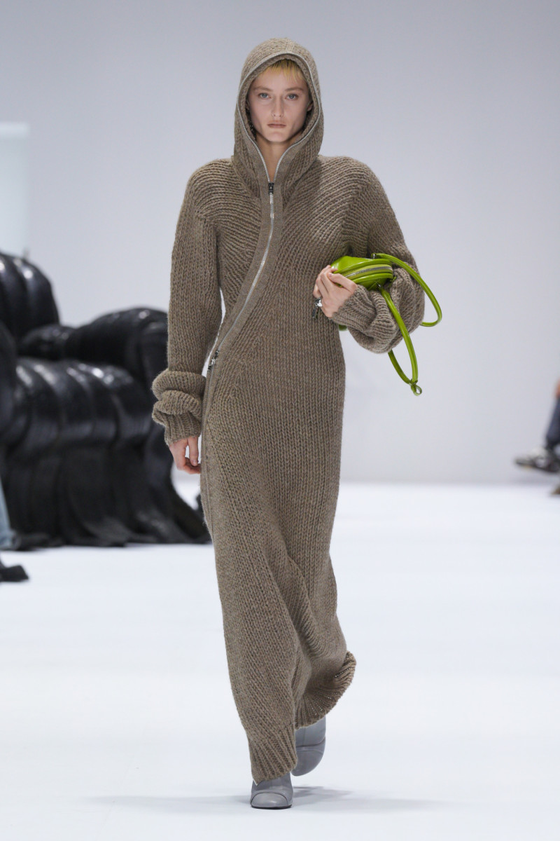 Acne Studios Plays With Sculptural Leather and Denim for Fall 2024 ...