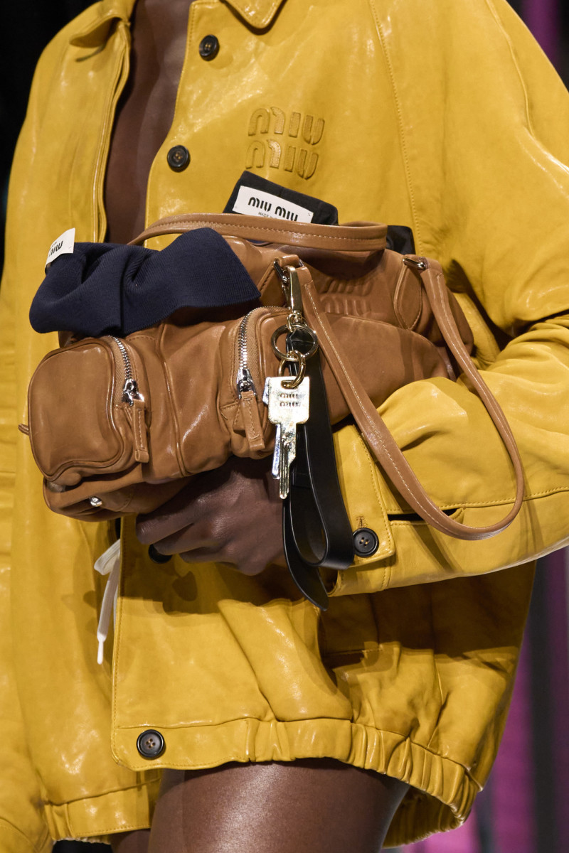 Designers' New Favorite Runway Styling Trick? Actually Putting Stuff in ...