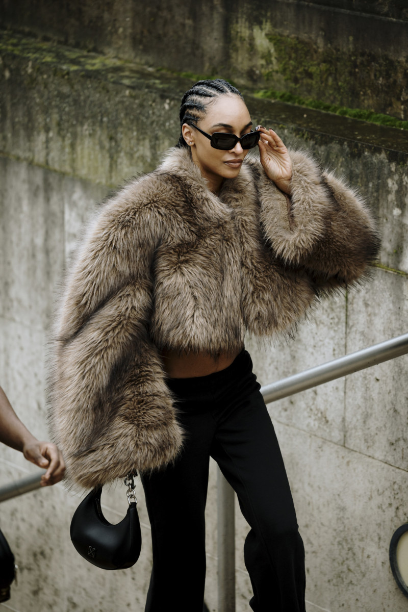 Showgoers Bared Their Midriffs in the Cold on Day 3 of Paris Fashion ...