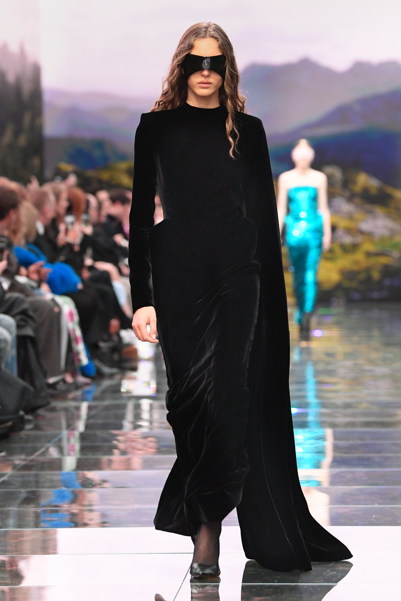 Balenciaga Winter 2024 Takes the Idea of 'Throwing Something On' Quite ...