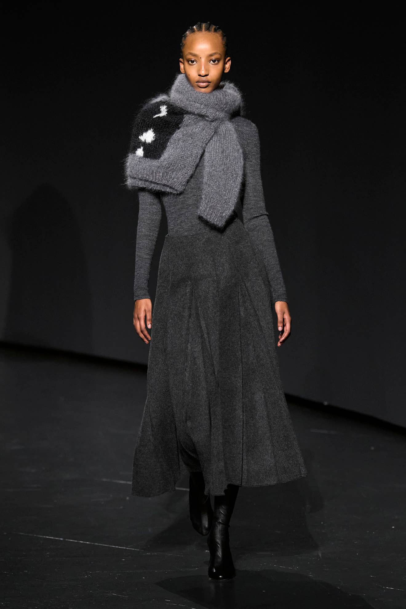 Sweaters as Scarves: 64 Styling Ideas From Fall 2024 Fashion Month ...