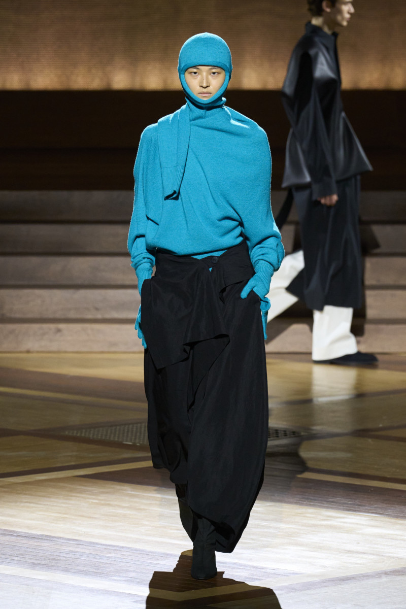 Sweaters as Scarves: 64 Styling Ideas From Fall 2024 Fashion Month ...