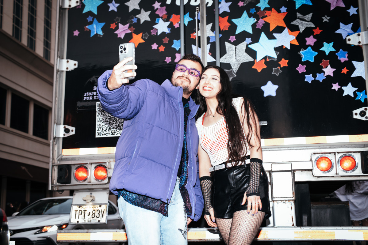 Olivia Rodrigo Fans Went All Out in DIY Outfits for the 'Guts' Tour in ...