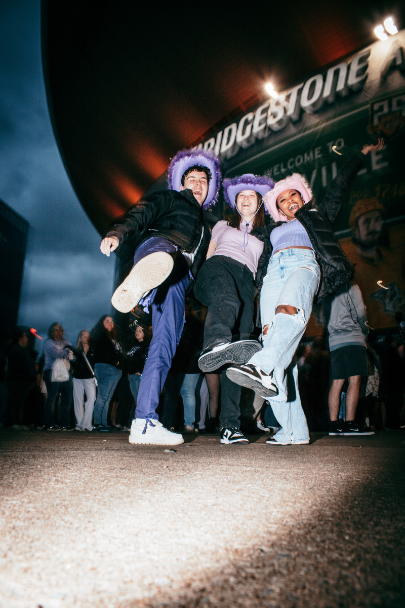 Olivia Rodrigo Fans Went All Out in DIY Outfits for the 'Guts' Tour in ...
