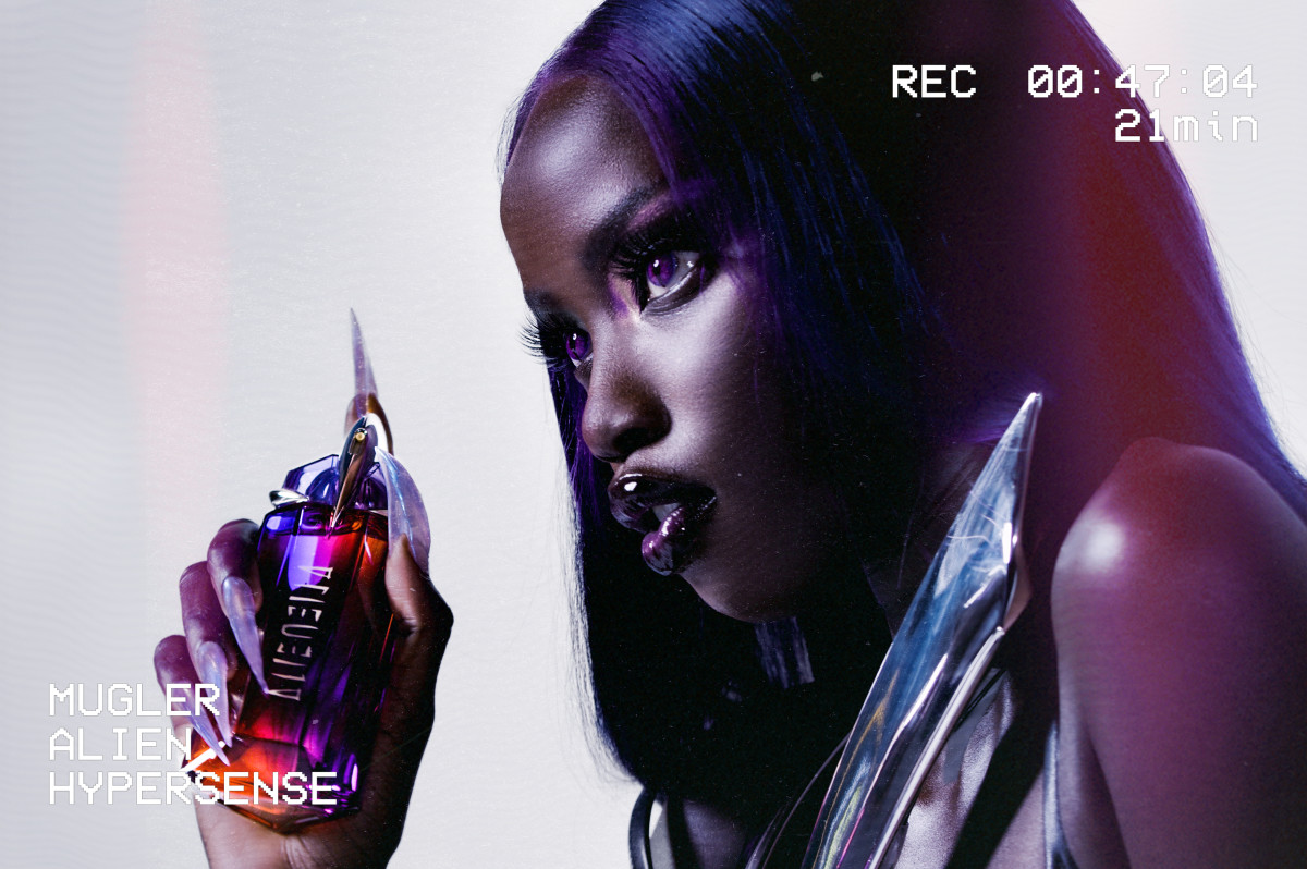 This Is the Most Romantic Scent a Person Can Wear, According to Anok ...