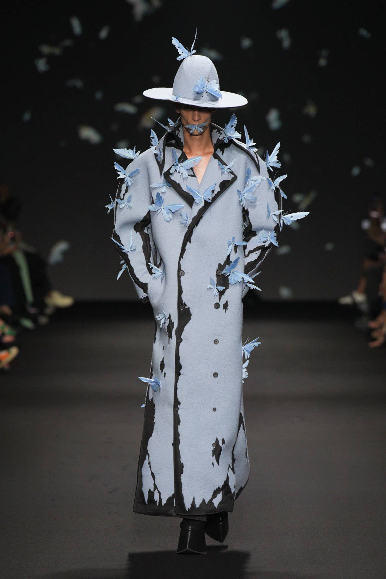 Robert Wun Expands on His Signature Shapes for Fall 2024 Haute Couture ...