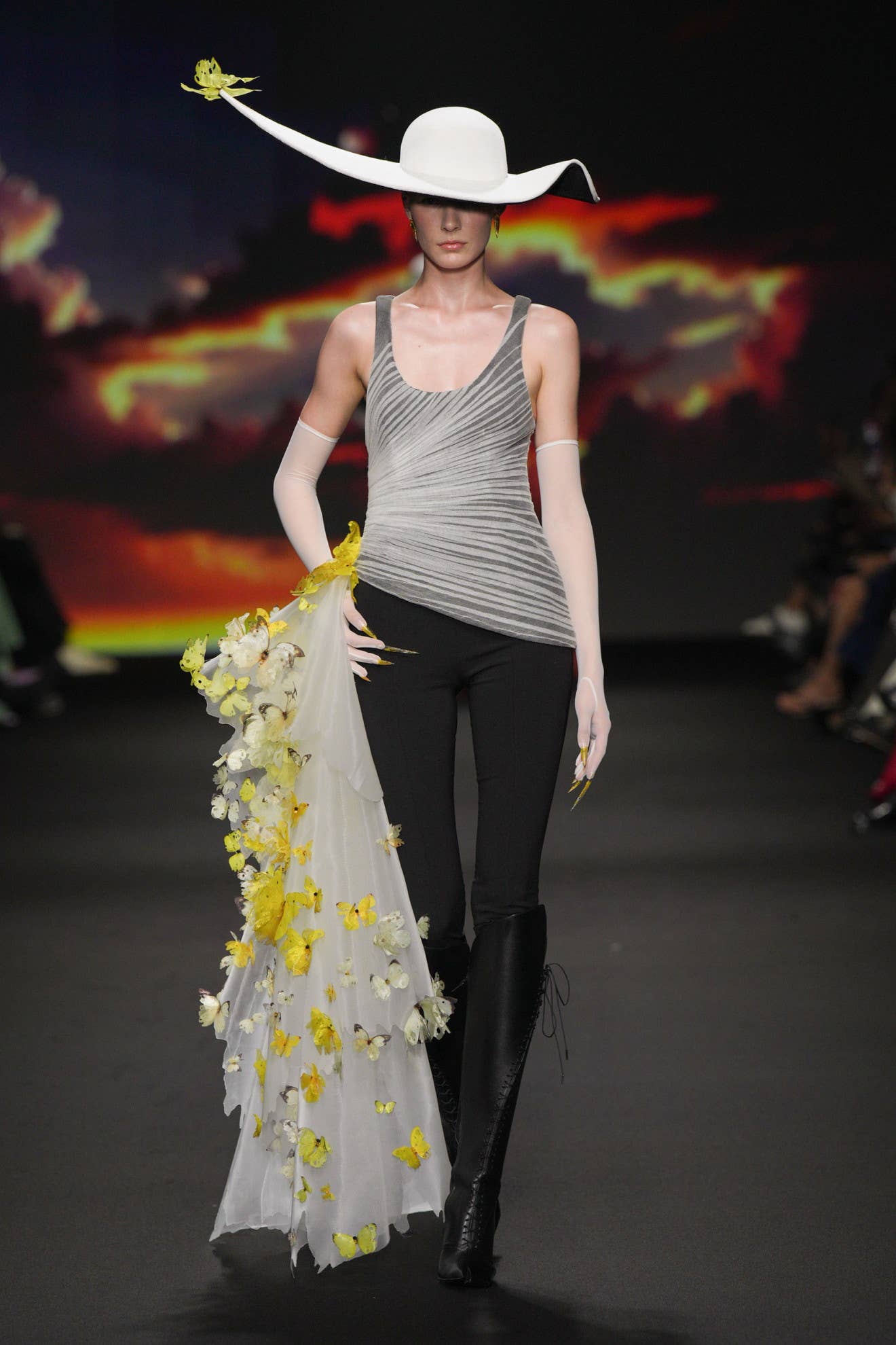 Robert Wun Expands on His Signature Shapes for Fall 2024 Haute Couture ...