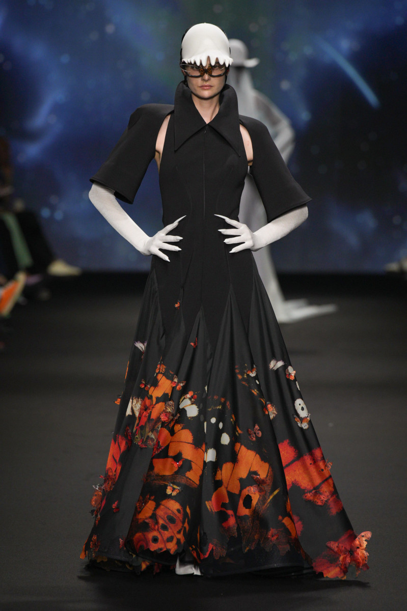 Robert Wun Expands on His Signature Shapes for Fall 2024 Haute Couture ...