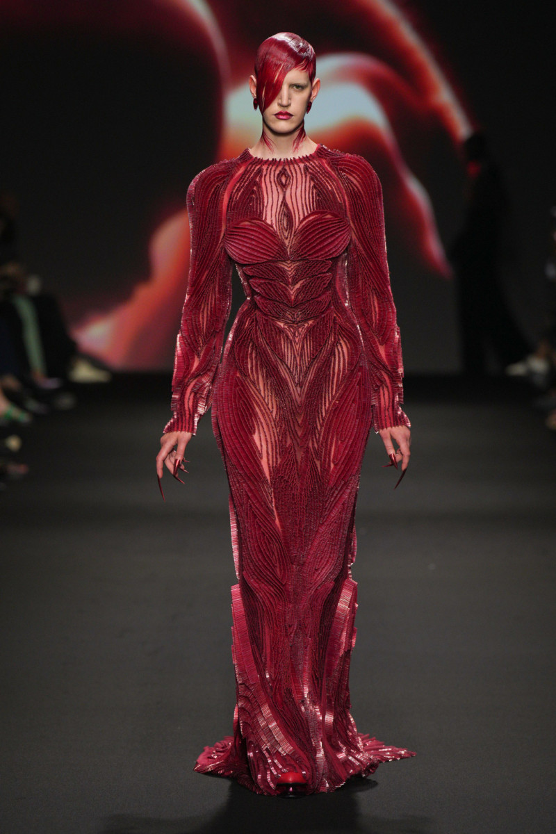 Robert Wun Expands on His Signature Shapes for Fall 2024 Haute Couture ...