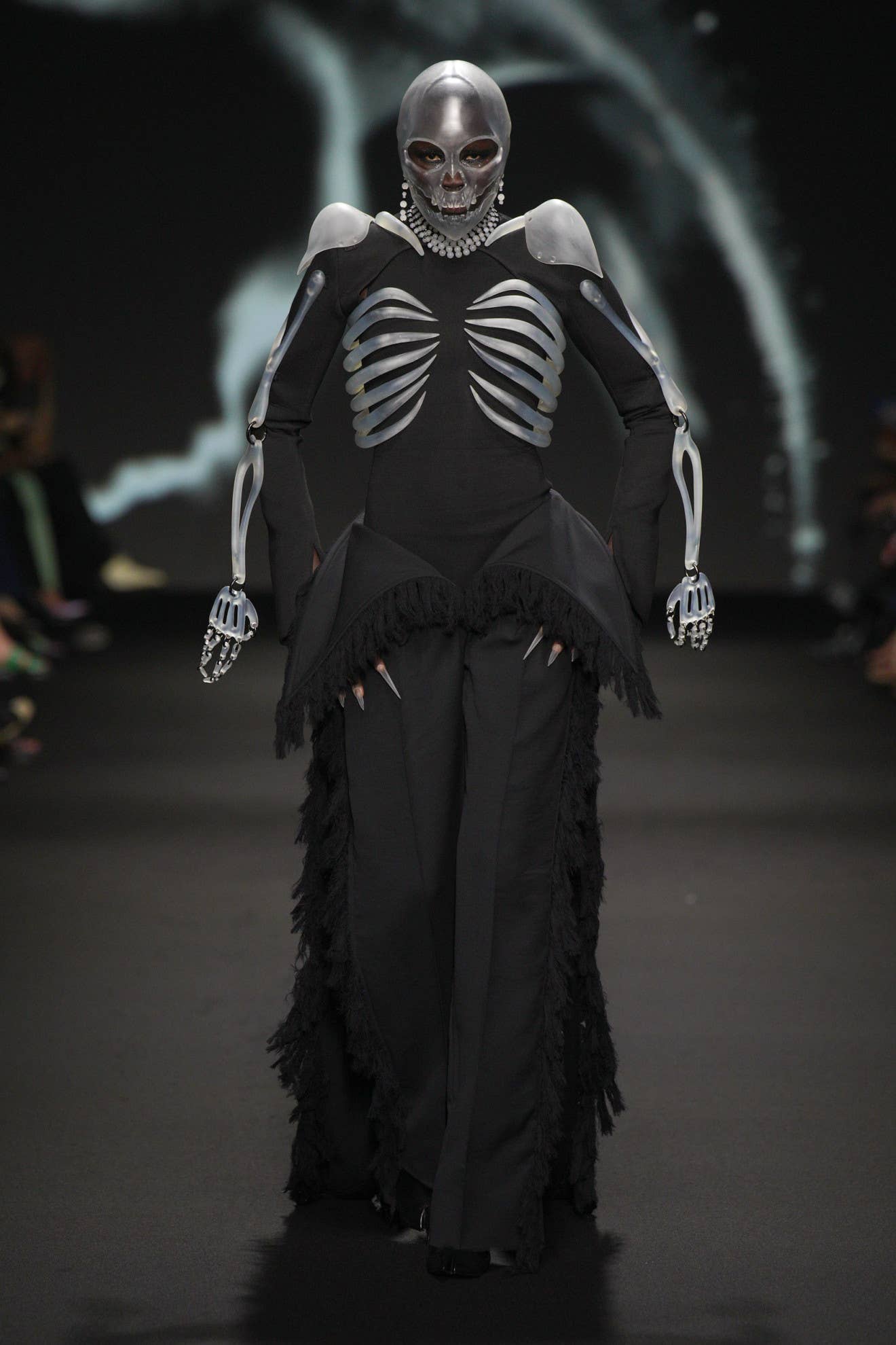 Robert Wun Expands on His Signature Shapes for Fall 2024 Haute Couture ...