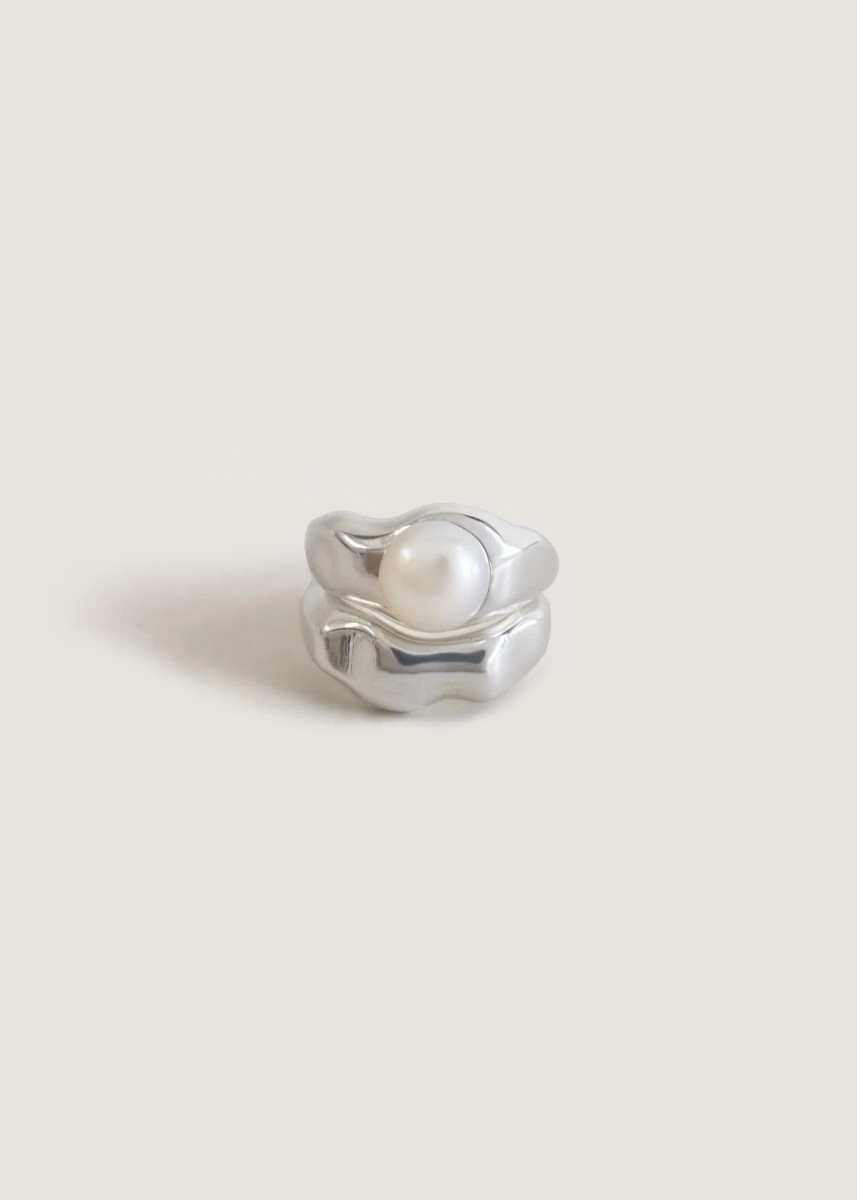 The Chunky, Stacked Pearl Ring I Can't Stop Thinking About - Fashionista