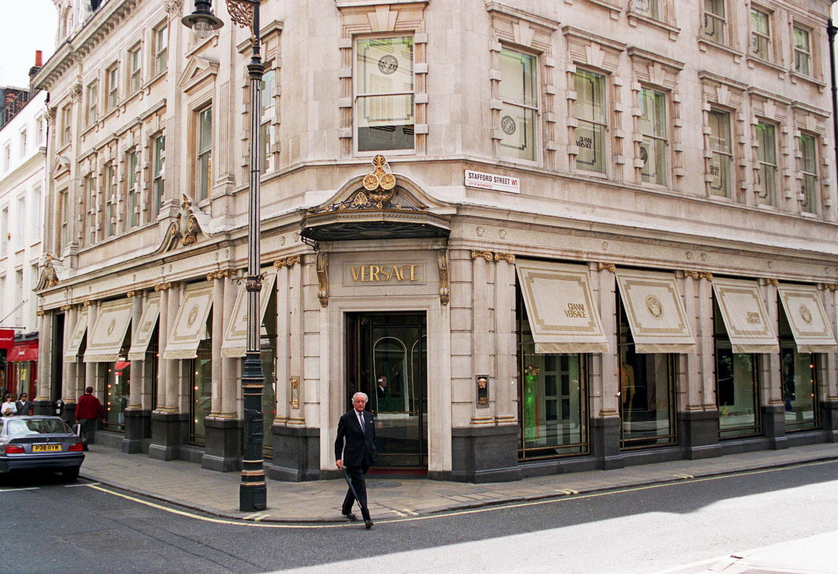 Must Read: Capri Holdings Reports 'Disappointing' Revenue Decline, E.l ...