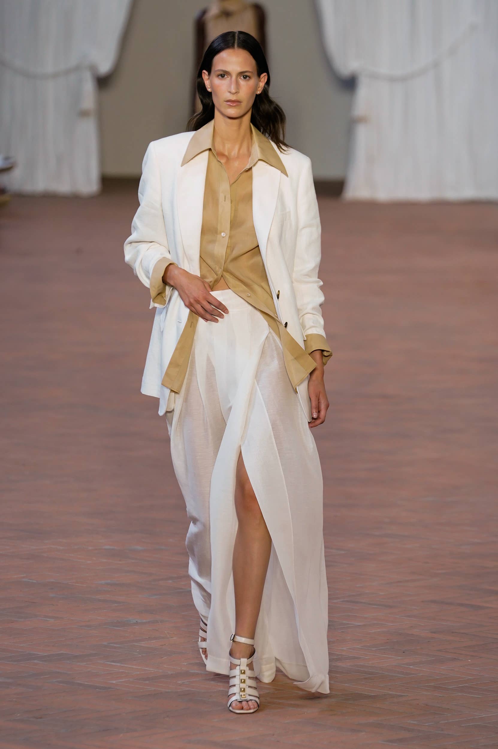 Alberta Ferretti Strips It Back to Basics for Spring 2024 - Fashionista