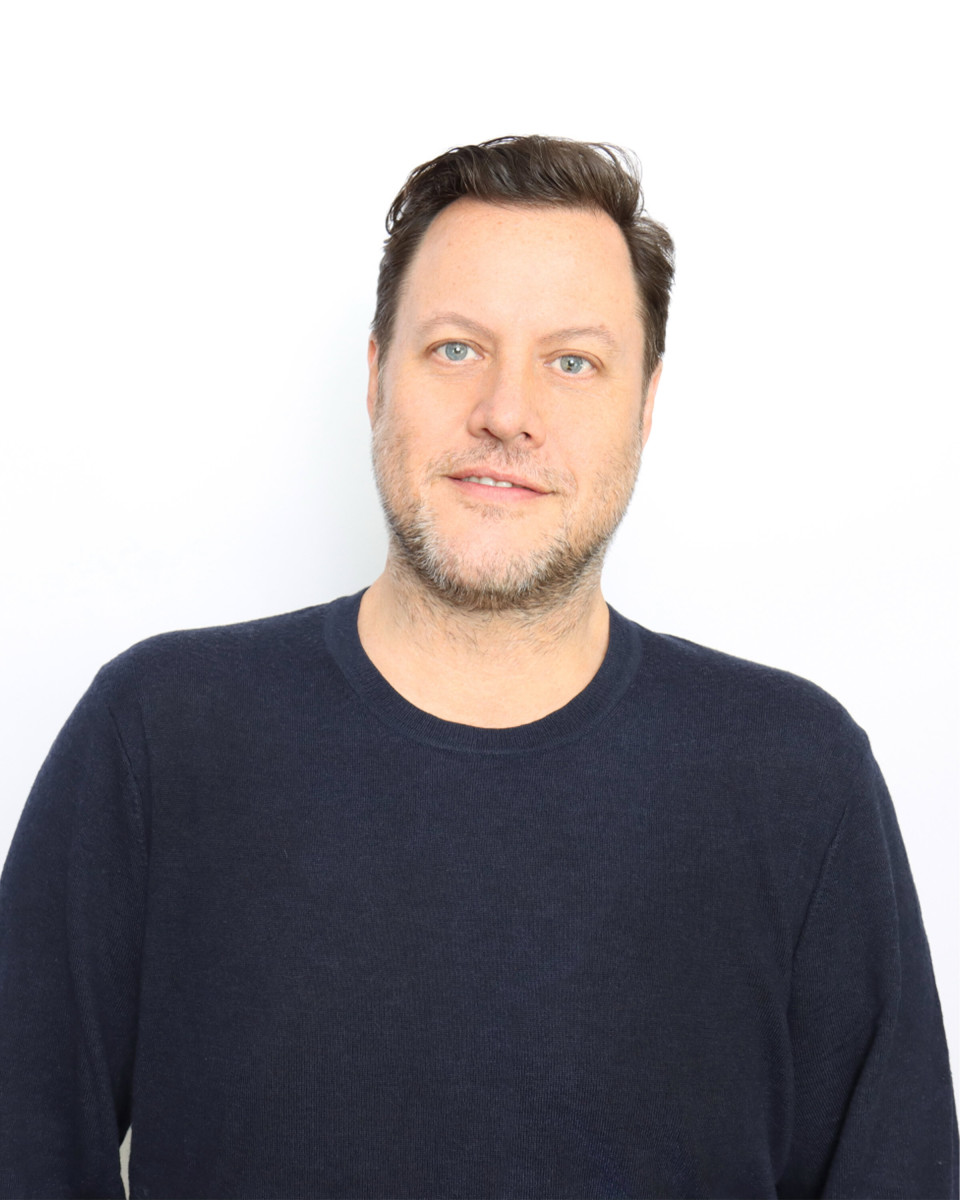 Mark Townsend Knows the Olsen Twins Start Hair Trends the Minute They ...