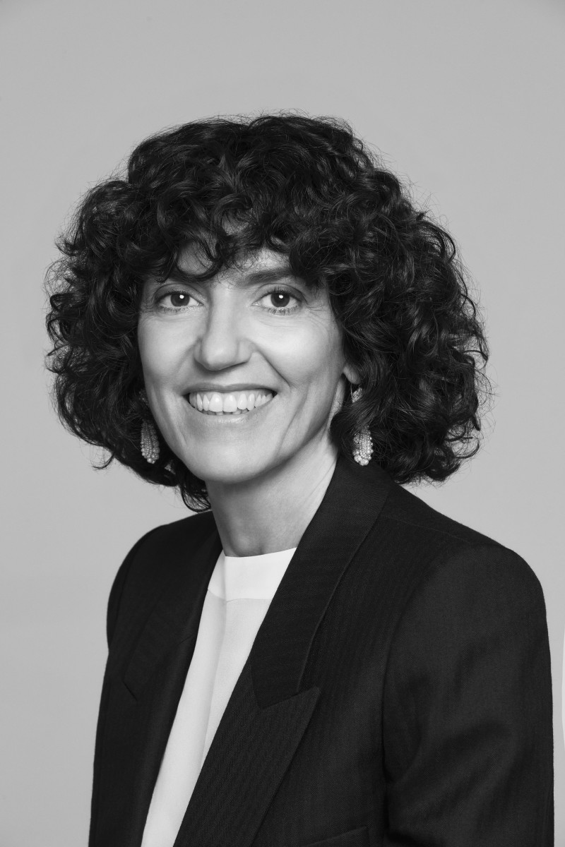 Must Read: Victoria Beckham Covers 'Elle,' Gucci Confirms New CEO ...