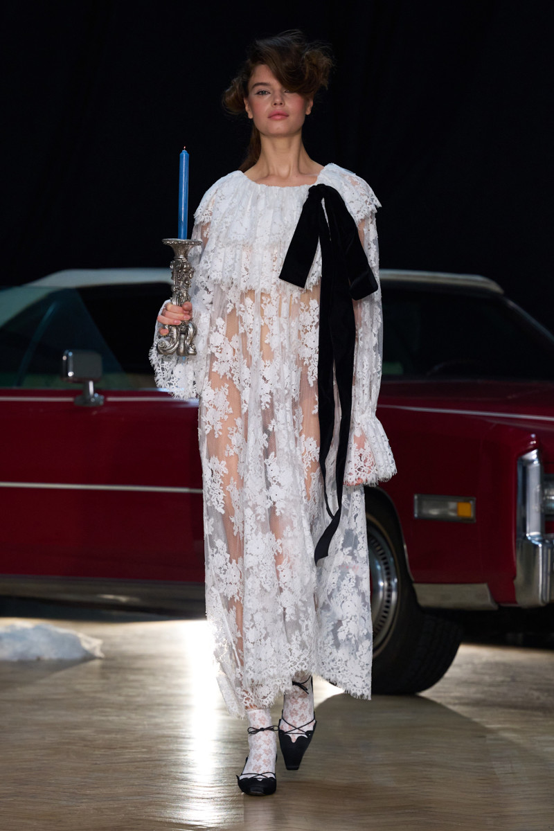 Yuhan Wang Spring 2026 Reimagines 'Mulholland Drive' From a Hyperfeminine Perspective - Fashionista