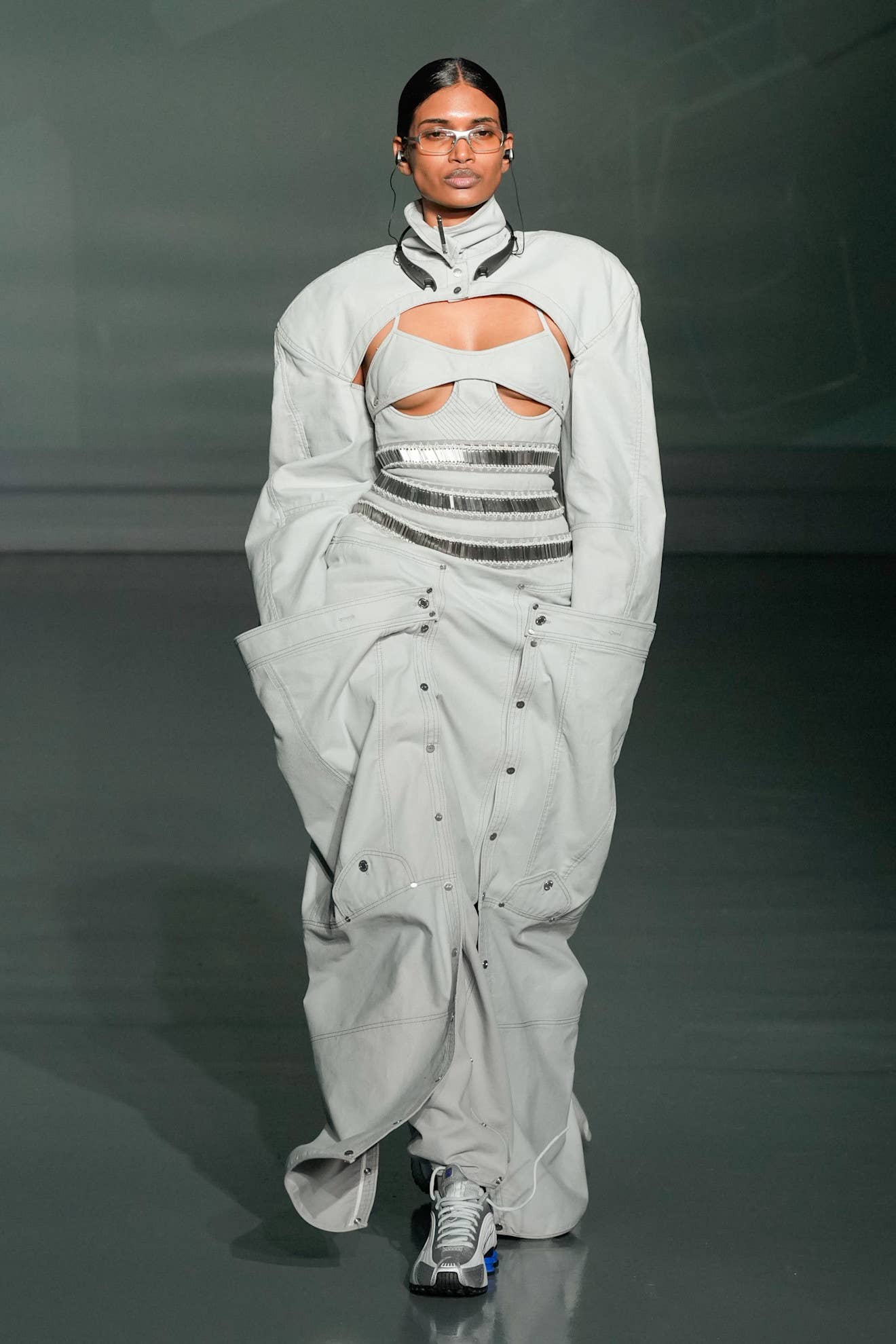 Jane Wade Brought a High-Fashion Boardroom to Life for Fall 2025 ...