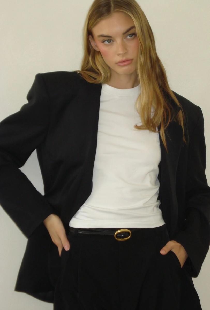 Great Outfits in Fashion History: '90s Halle Berry in an Office-Ready ...