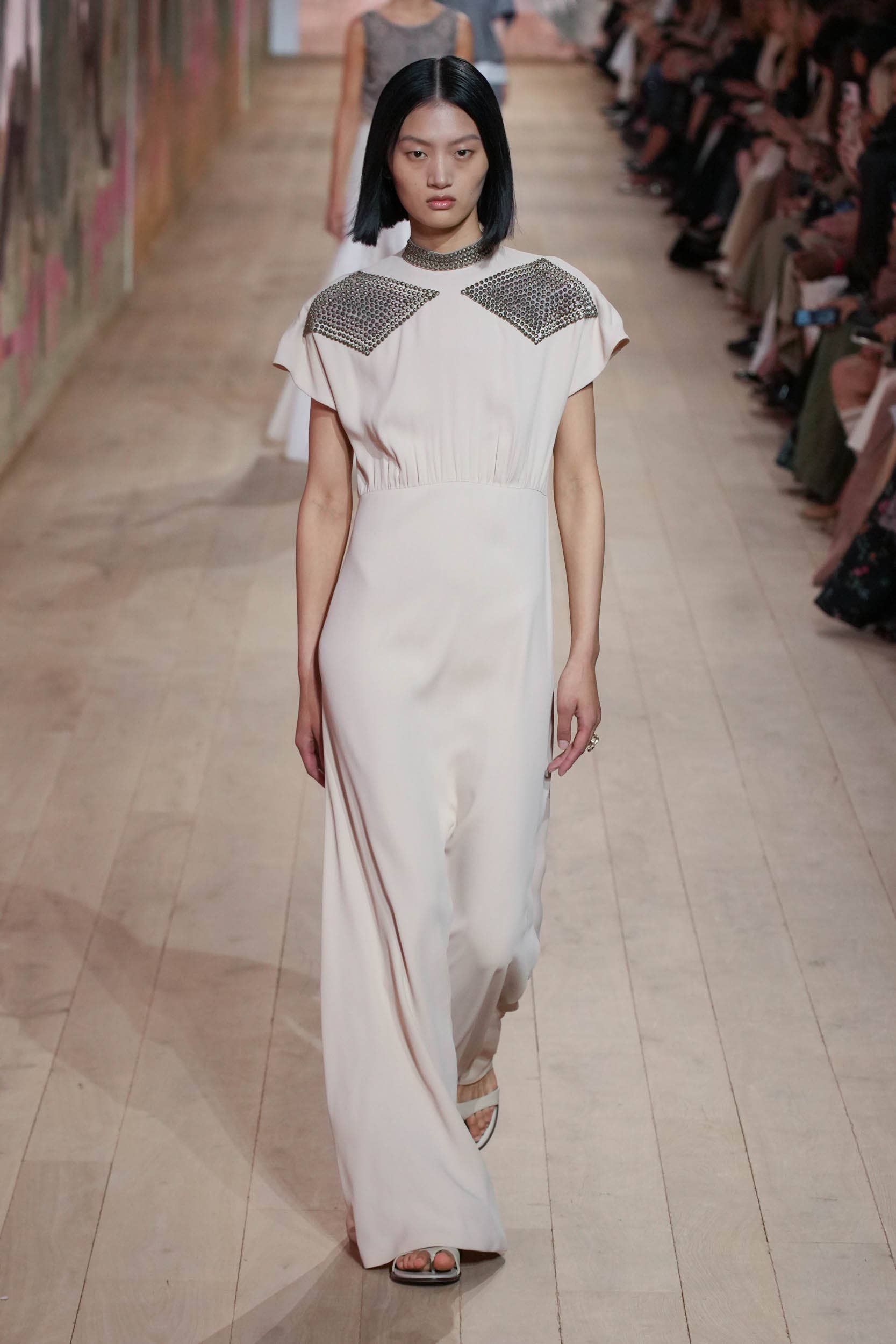 Dior Presents a Neutral-Toned, Greek Goddess-Inspired Couture ...